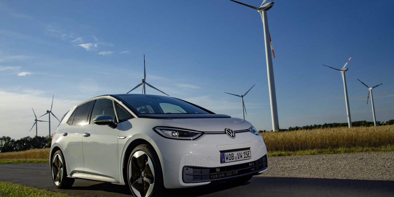 Volkswagen partners with Microsoft to develop automated driving ...