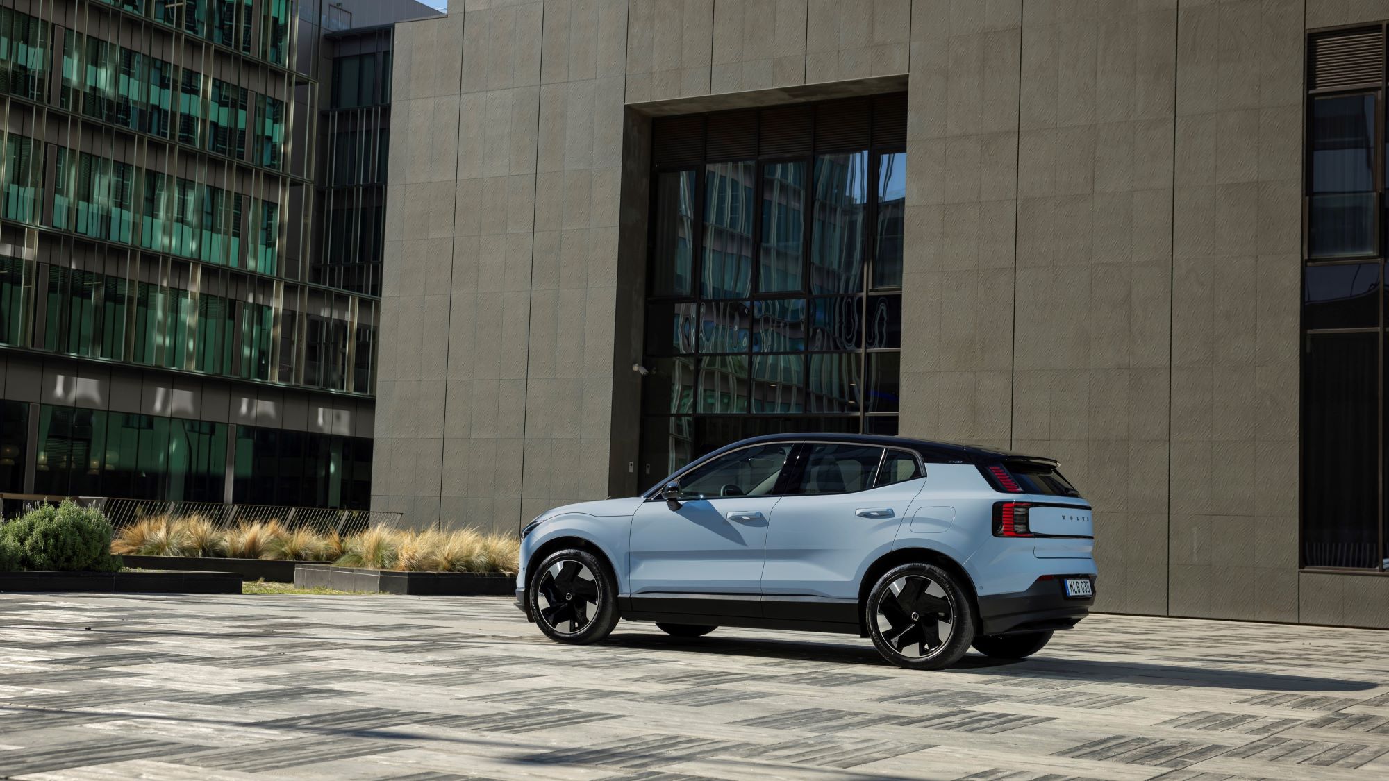 Hydrogen tech company Hyperion debuts fuel-cell electric hypercar ...